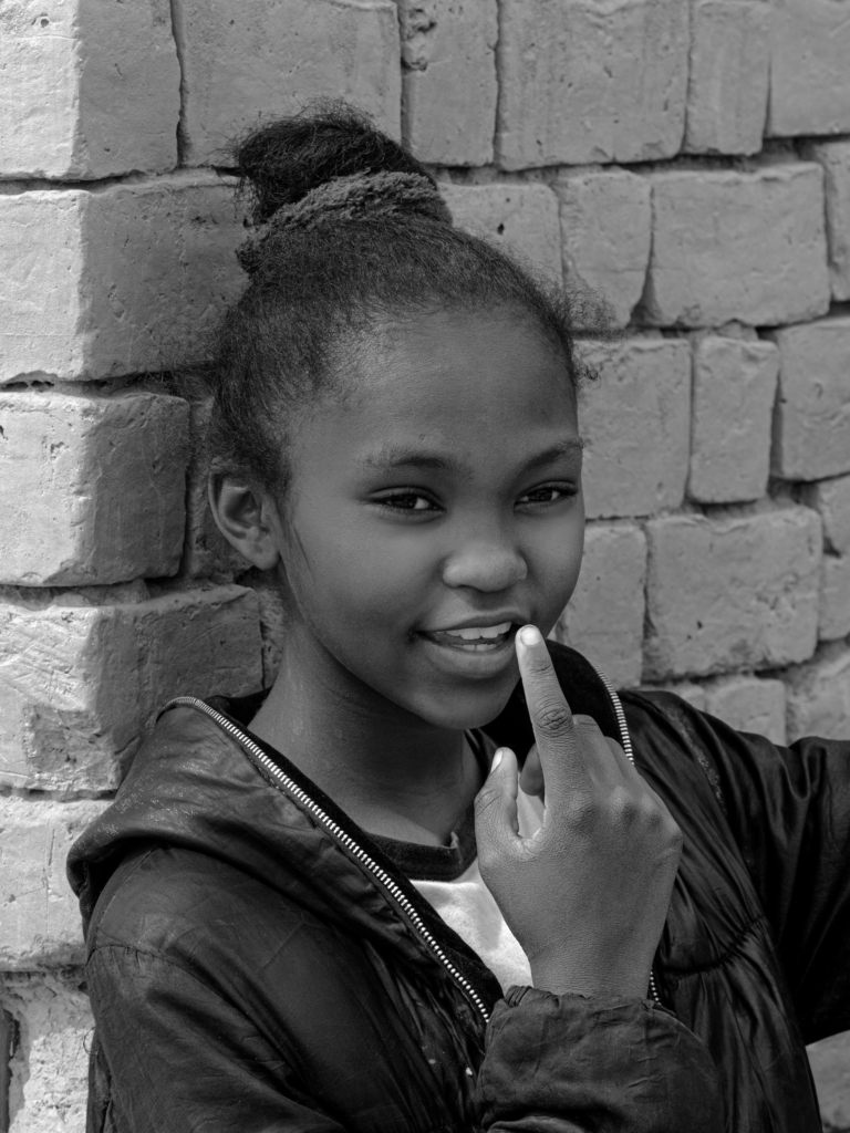 E MAD01 mimique YA - Kika